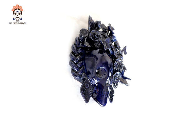 Cráneo Barro Vidriado Azul con Flores y Trenza - 19.5 cm. 7.6 in ...
